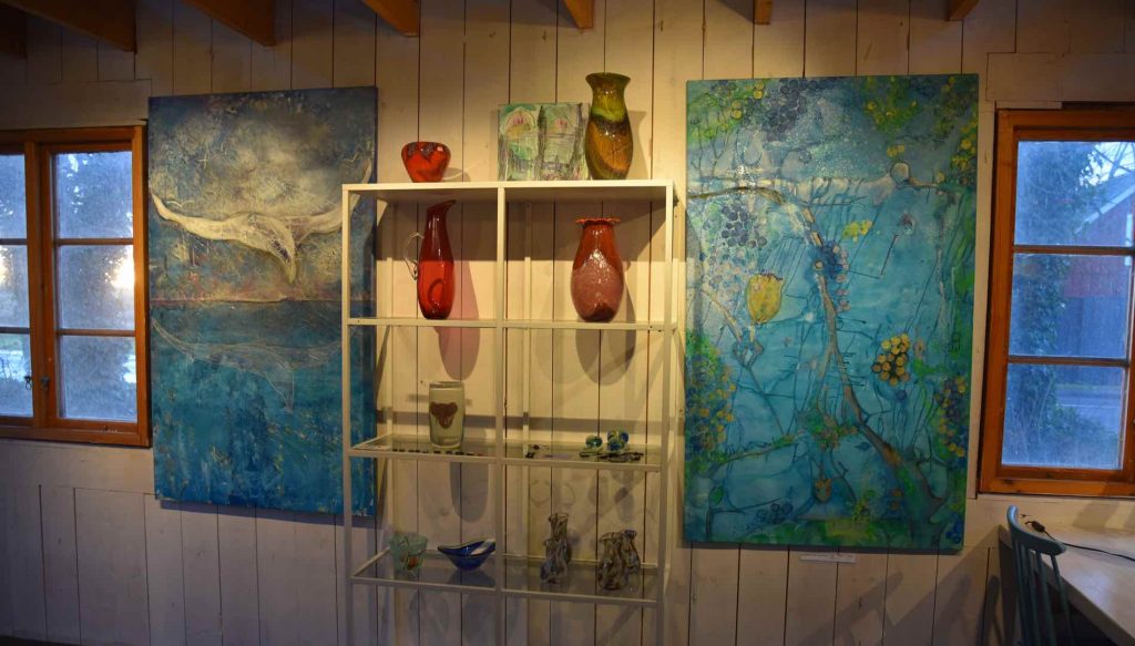 Robert is blowing unique art of glass - King Goya