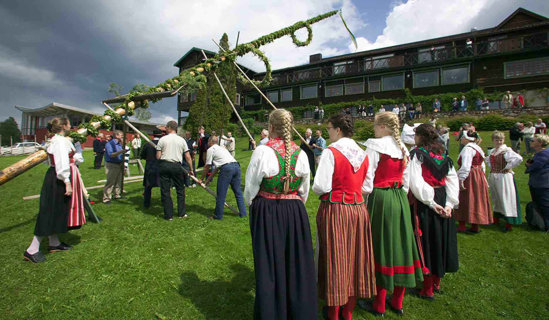 Midsummer in Dalarna – a place to visit before you die - King Goya