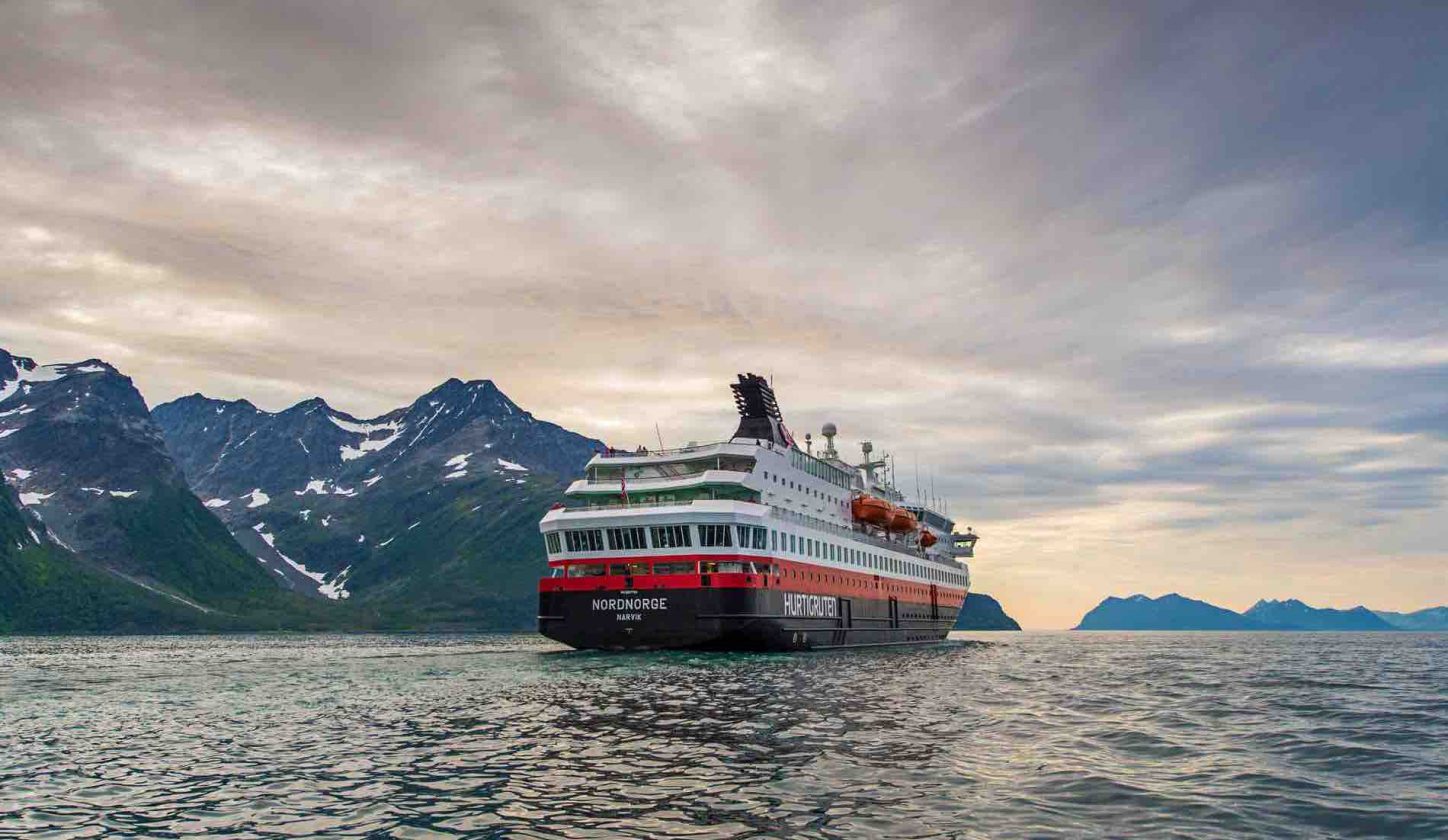 Hurtigruten; Charming voyage to the Midnight Sun